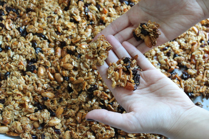How to Make the Perfect Clumpy Granola {Recipe} - Glitter, Inc.