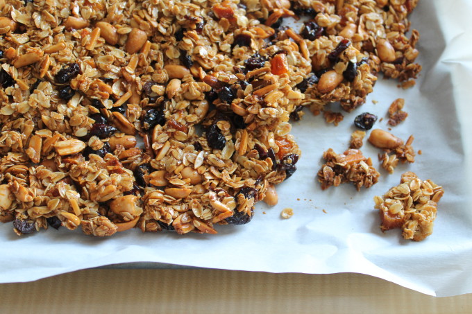 How to Make the Perfect Clumpy Granola {Recipe} - Glitter, Inc.
