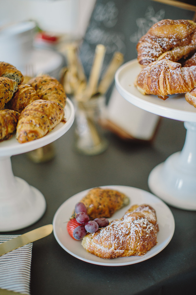 How to Throw a Simple Brunch - Glitter, Inc.