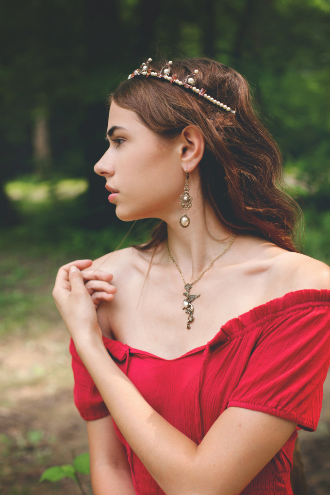 Reign-Inspired Styled Photo Shoot - Glitter, Inc.