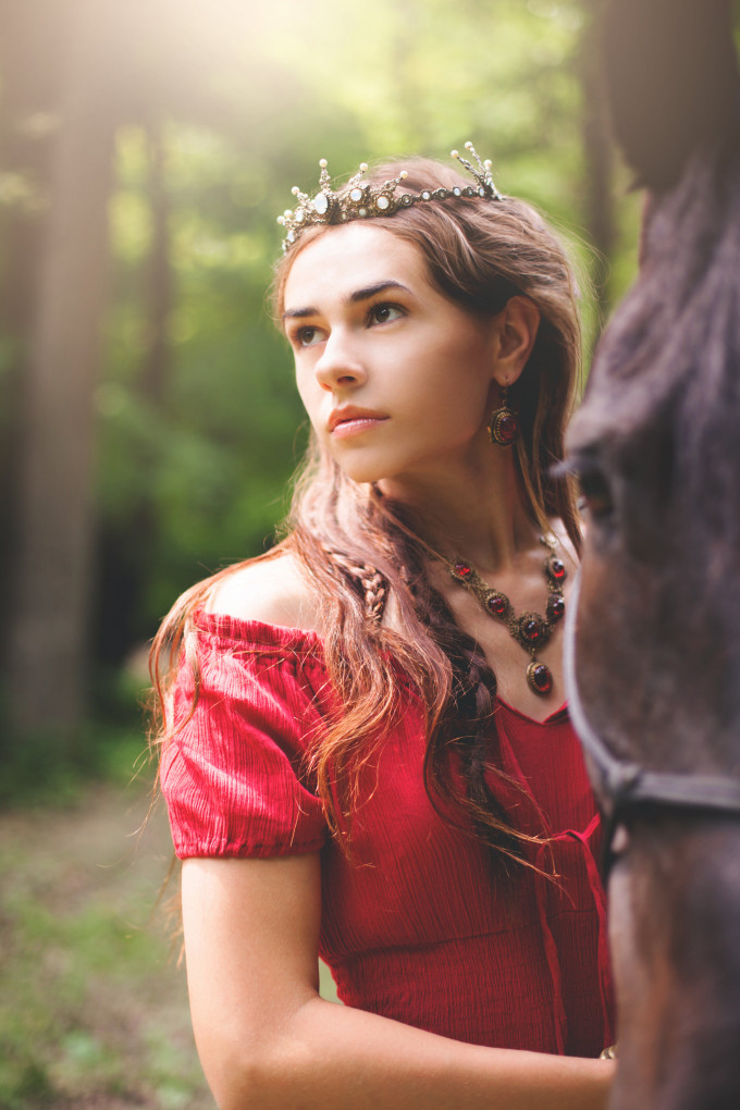 Reign-Inspired Styled Photo Shoot - Glitter, Inc.