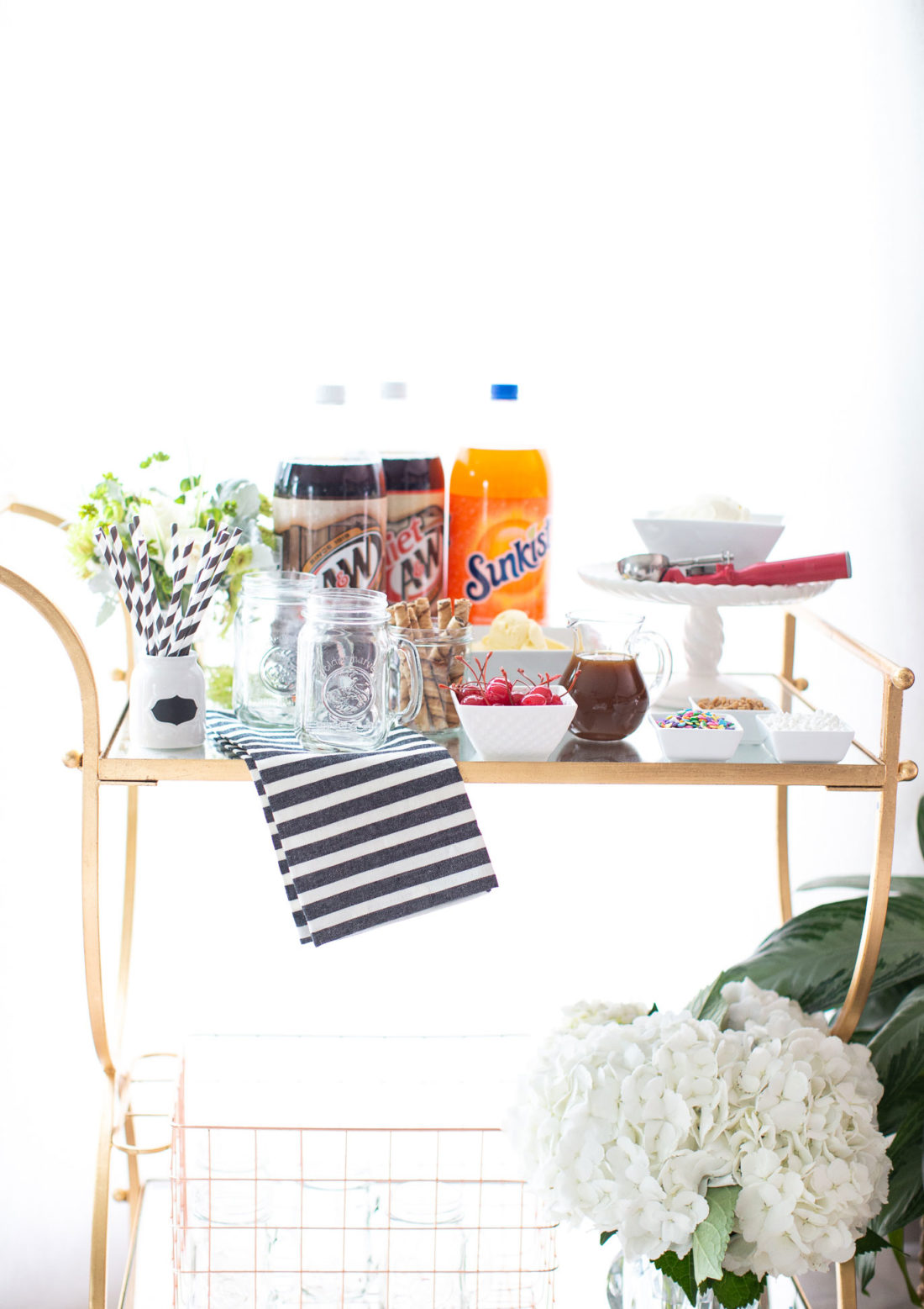 Make Your Own Root Beer Float Bar - Glitter, Inc.