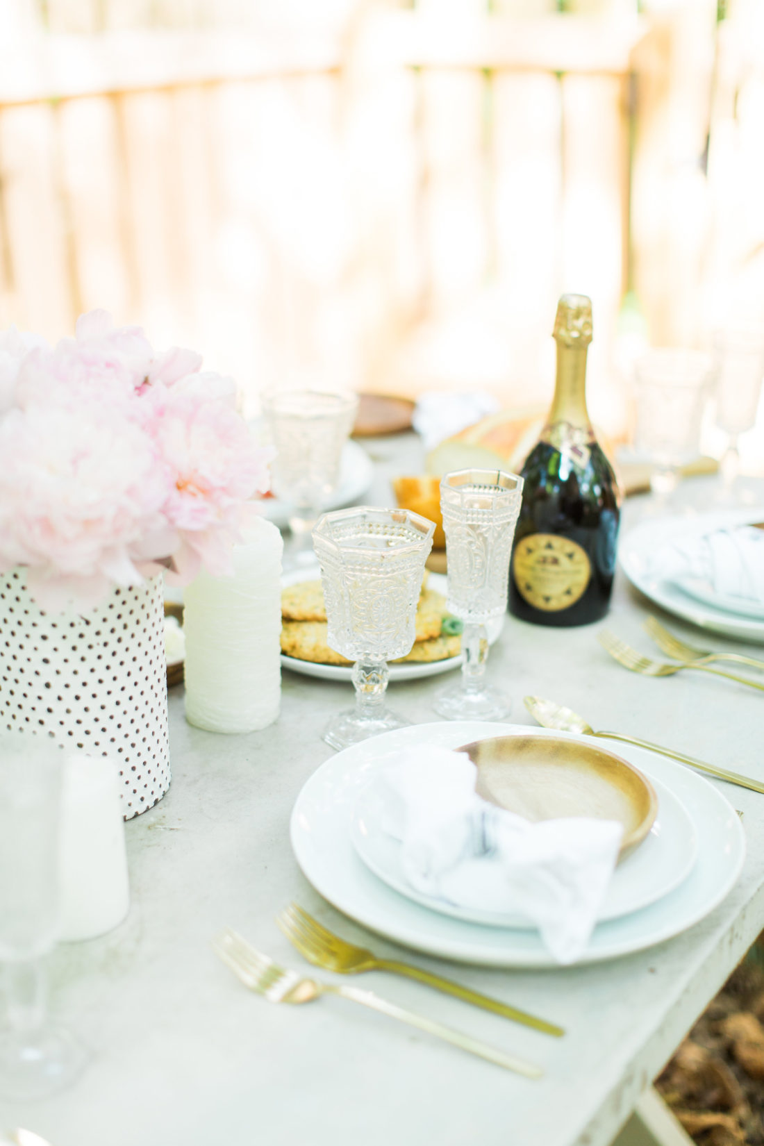 How to Throw a Spaghetti Dinner Party - Glitter, Inc.