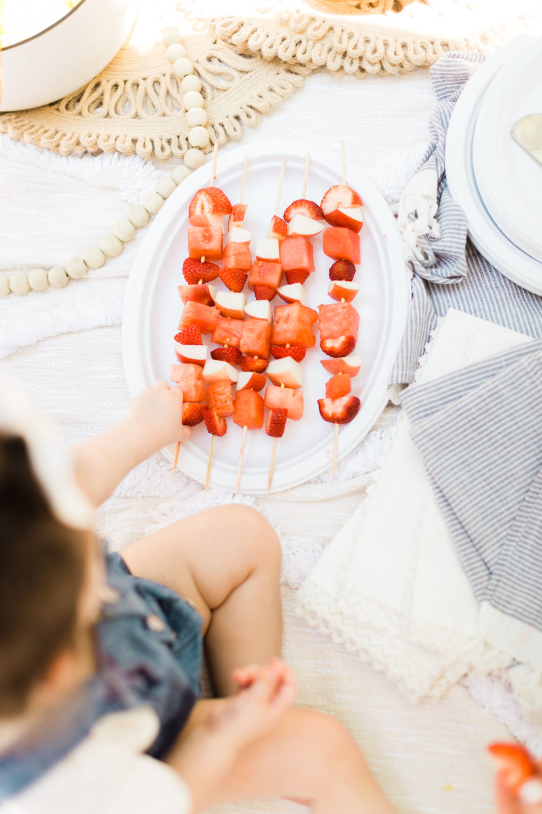 How to Throw a Simple Backyard BBQ Picnic - Glitter, Inc.