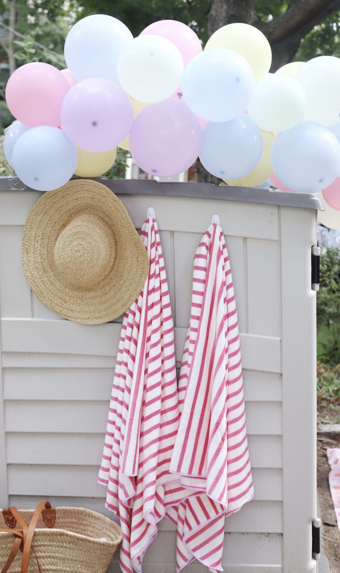 How to Throw a Simple Backyard Mermaid Splash Birthday Party - Glitter ...