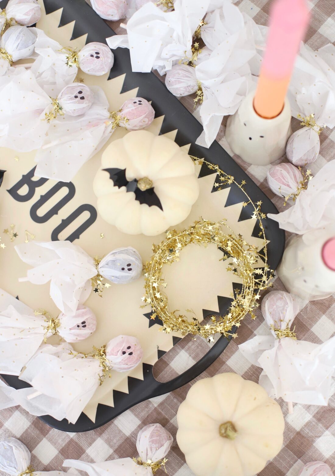 DIY Tissue Paper Ghost Lollipops (With a Gold Sparkly Twist) - Glitter ...