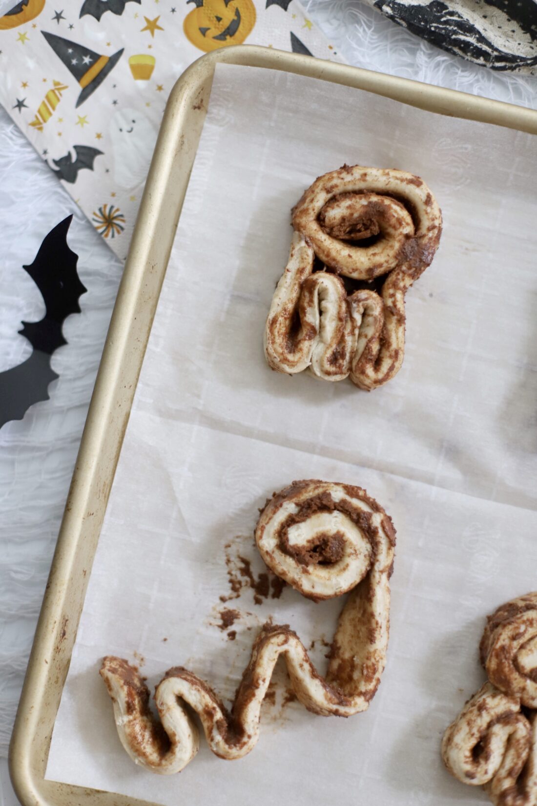 Cinnamon Roll Ghosts for Halloween - Glitter, Inc.